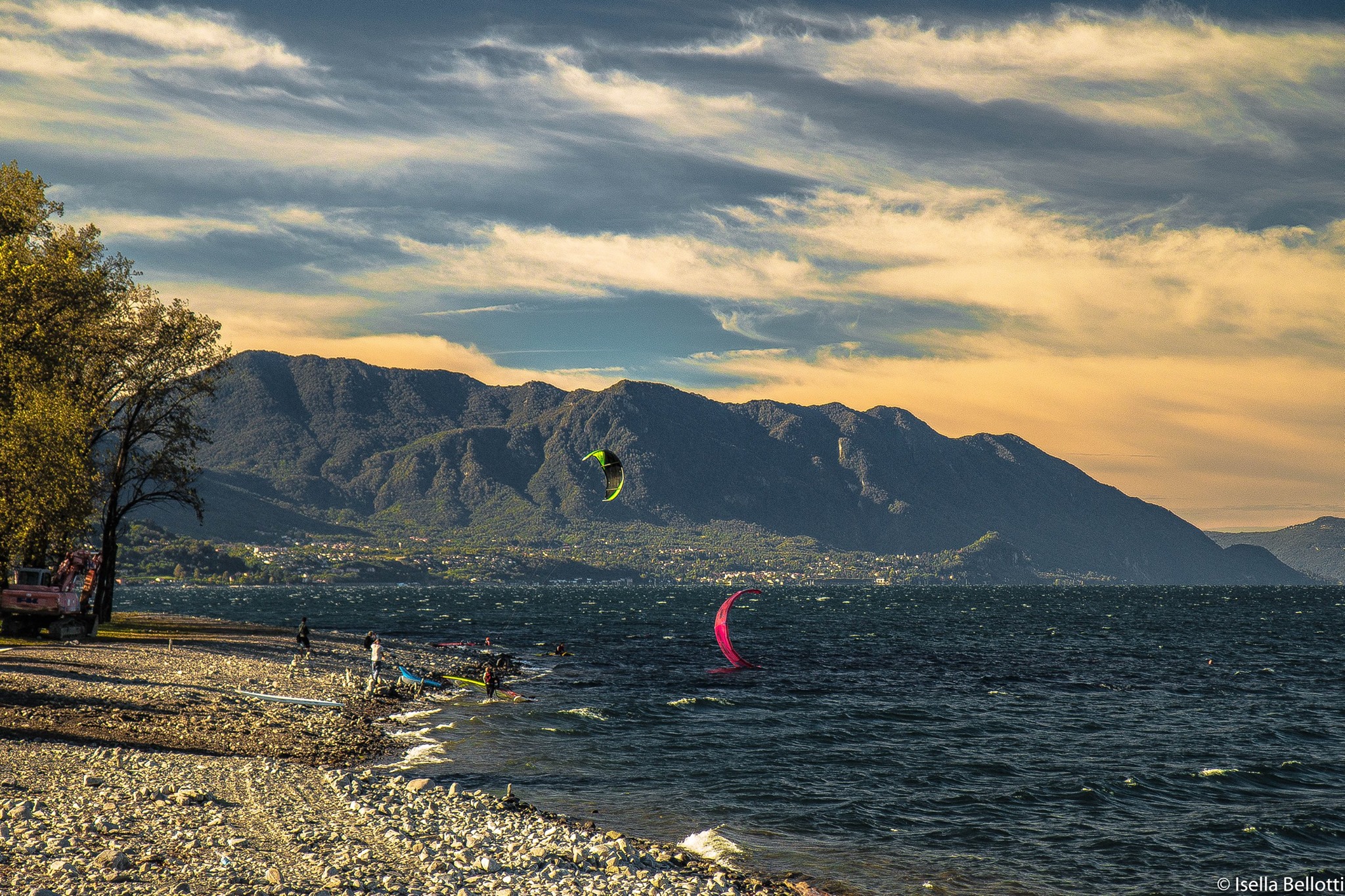 Buongiorno con la foto di Isella Bellotti: "Vento e kitesurf al Parco ...