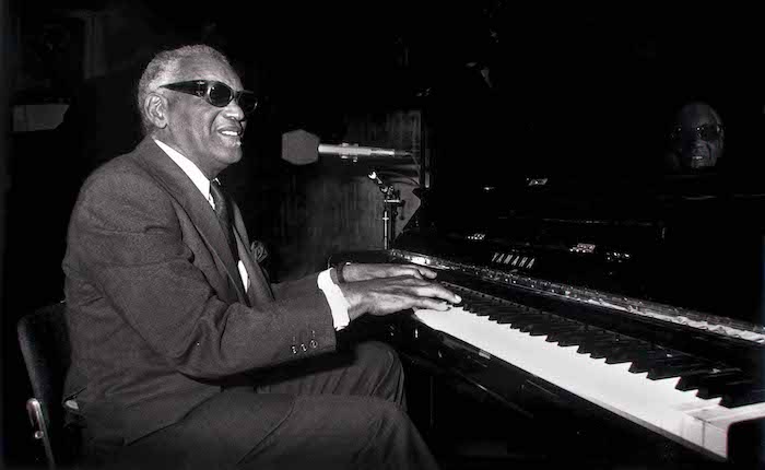 Tredici anni fa l'addio a Ray Charles, leggenda del soul
