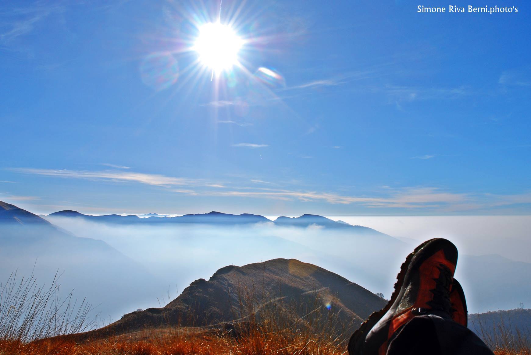 Il panorama sul lago Maggiore in un giorno di sole. La foto è di Simone ...