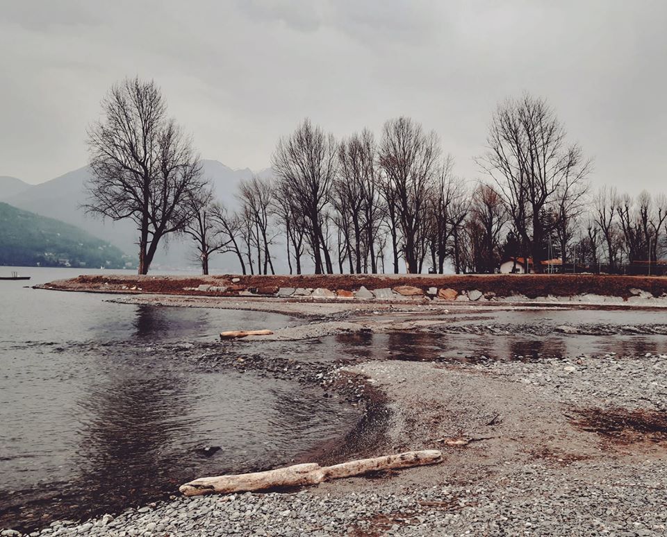 Il fascino del Parco Giona a Maccagno, la foto è di Giuliana Aschei