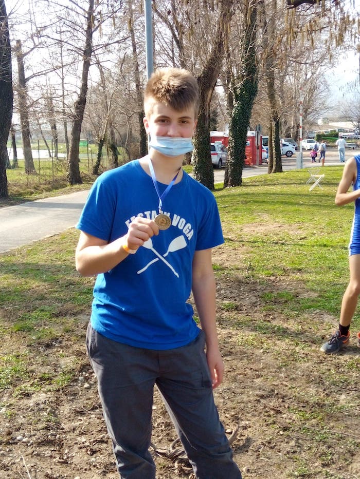 Canottieri Caldè, giovani atleti protagonisti alle regate di Pusiano