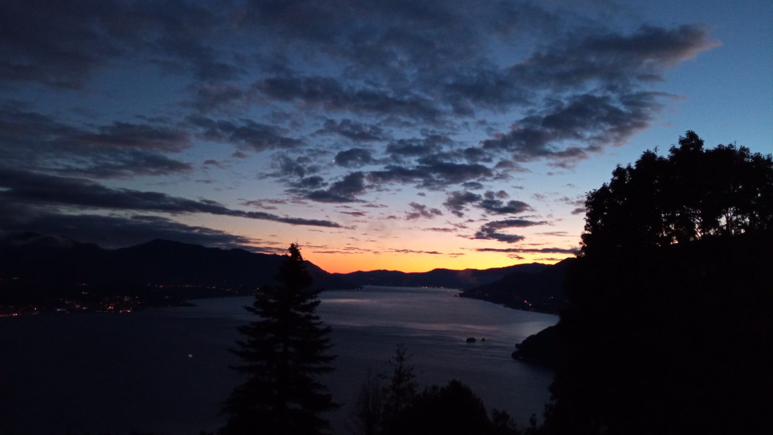 Il tramonto sul lago Maggiore visto da Musignano, la foto è di Claudio ...