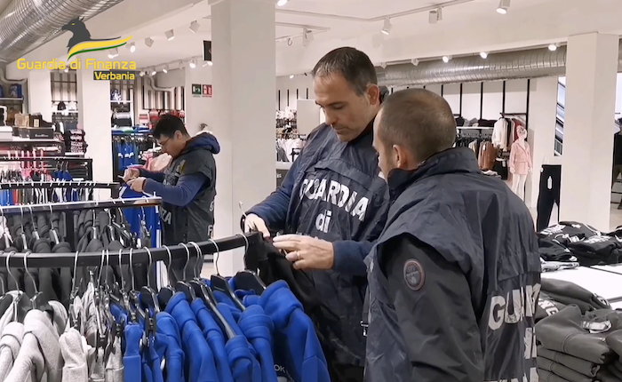 Lago Maggiore Sequestrati Oltre 21mila Capi Di Abbigliamento
