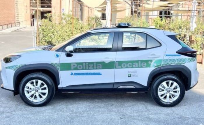 Un’auto ibrida per la Polizia Locale di Luino Un’auto ibrida per la Polizia Locale di Luino